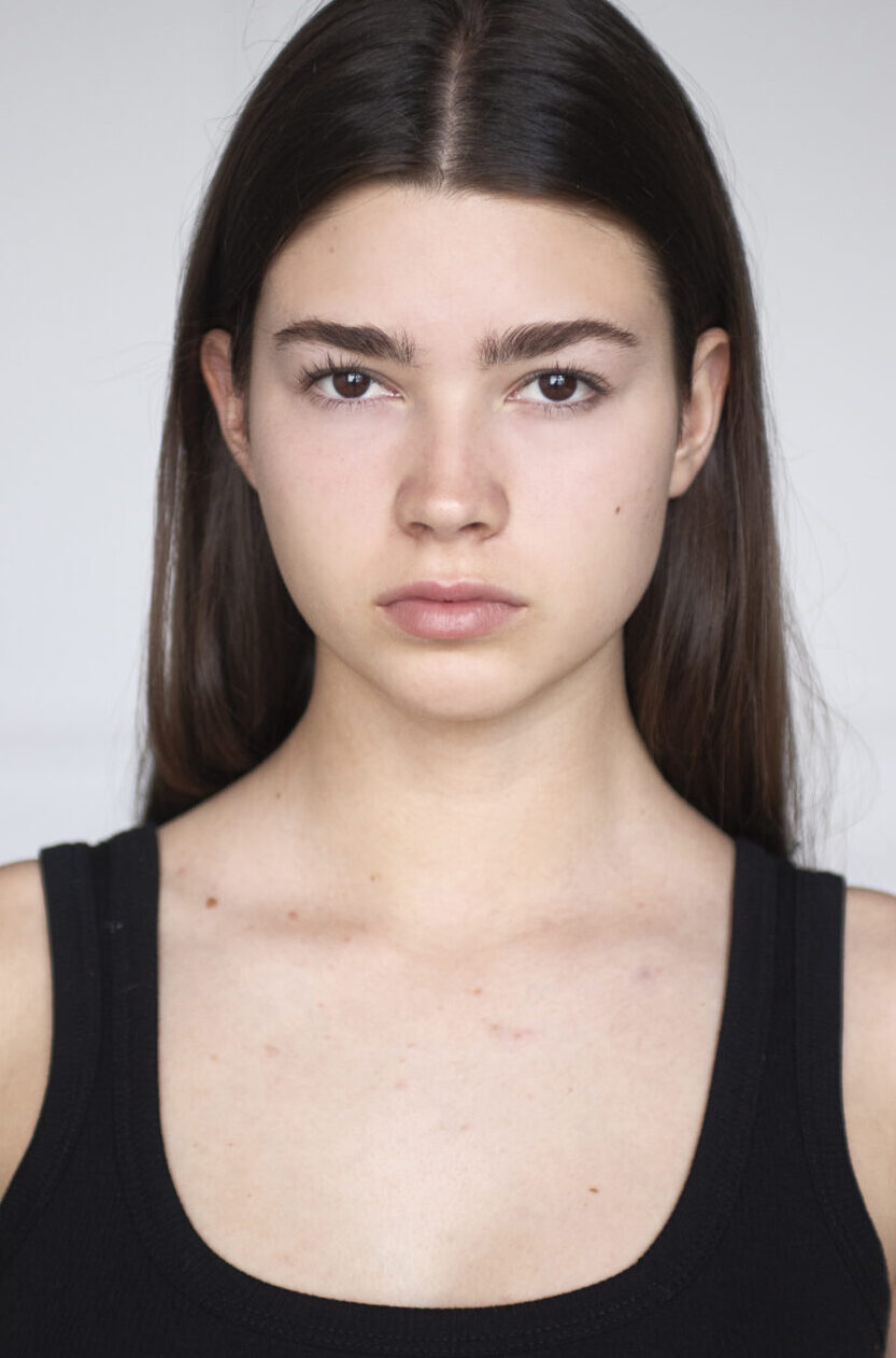 LOLA MANTARAS – Look1 Models